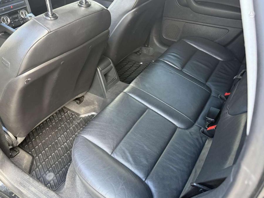 Black Audi A3 2010 in Vilnius, with an engine capacity of 1.60 L and mileage of 321 thousand km for 3500 €, photo 9 on AUTOMOTO.COM.LV