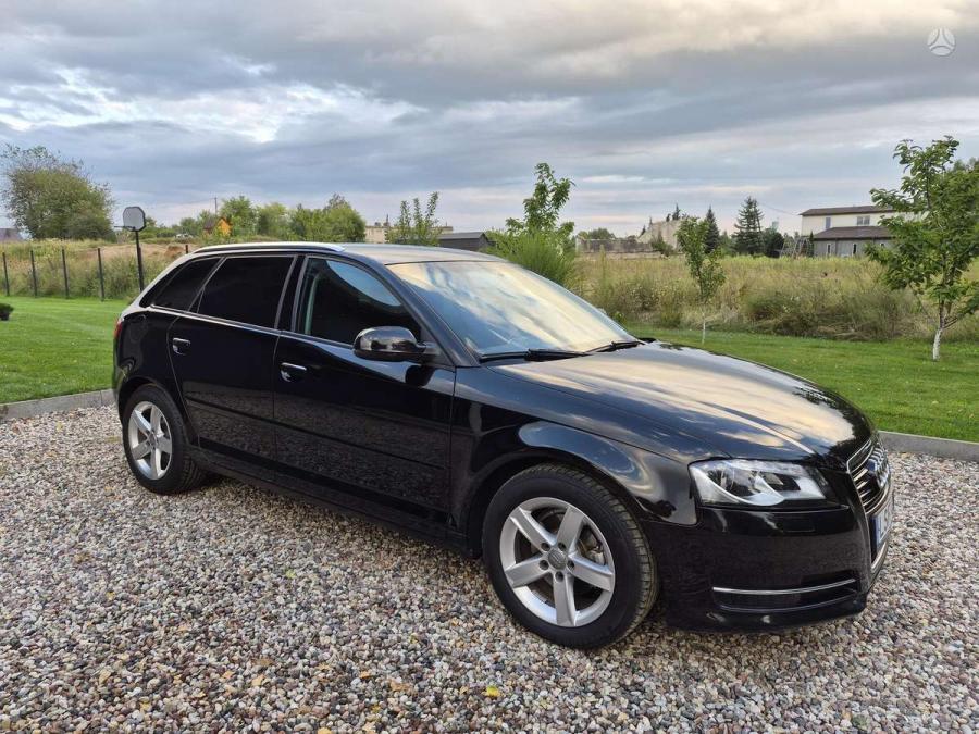 Black Audi A3 2011 in Vilnius, with an engine capacity of 1.60 L and mileage of 296 thousand km for 3950 €, photo 5 on AUTOMOTO.COM.LV