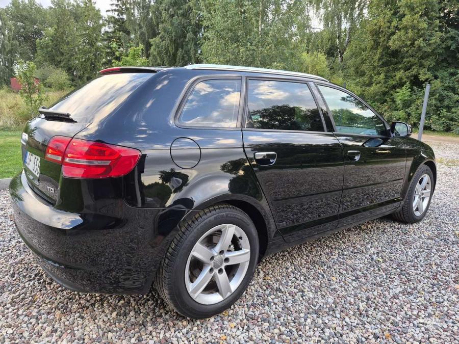 Black Audi A3 2011 in Vilnius, with an engine capacity of 1.60 L and mileage of 296 thousand km for 3950 €, photo 7 on AUTOMOTO.COM.LV