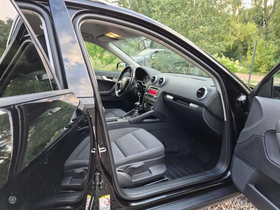 Black Audi A3 2011 in Vilnius, with an engine capacity of 1.60 L and mileage of 296 thousand km for 3950 €, photo 20 on AUTOMOTO.COM.LV