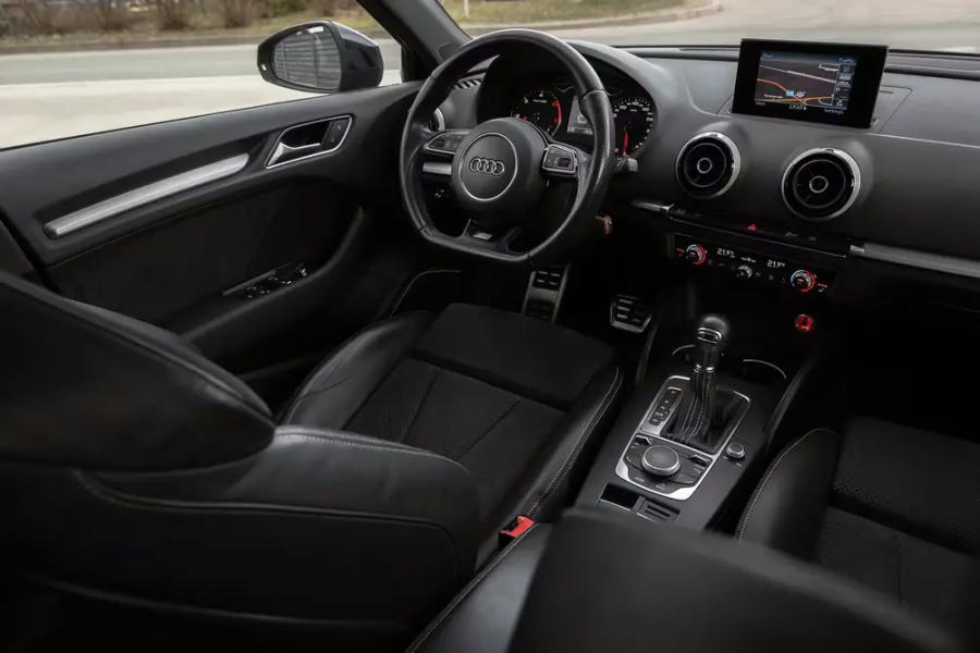 Black Audi A3 2013 in Jelgava, with an engine capacity of 2.00 L and mileage of 284 thousand km for 11900 €, photo 9 on AUTOMOTO.COM.LV