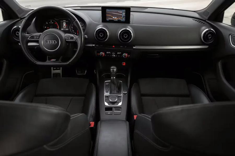 Black Audi A3 2013 in Jelgava, with an engine capacity of 2.00 L and mileage of 284 thousand km for 11900 €, photo 10 on AUTOMOTO.COM.LV