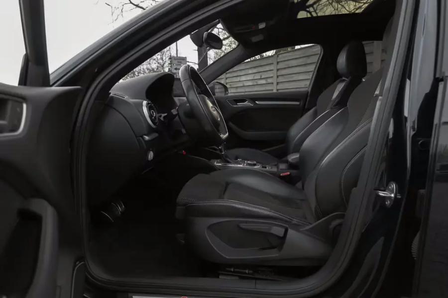 Black Audi A3 2013 in Jelgava, with an engine capacity of 2.00 L and mileage of 284 thousand km for 11900 €, photo 11 on AUTOMOTO.COM.LV
