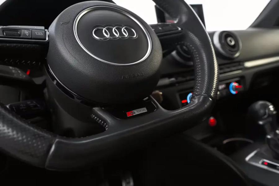 Black Audi A3 2013 in Jelgava, with an engine capacity of 2.00 L and mileage of 284 thousand km for 11900 €, photo 18 on AUTOMOTO.COM.LV