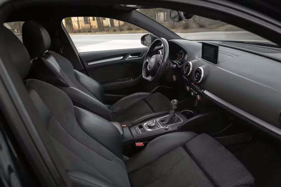 Black Audi A3 2013 in Jelgava, with an engine capacity of 2.00 L and mileage of 284 thousand km for 11900 €, photo 19 on AUTOMOTO.COM.LV