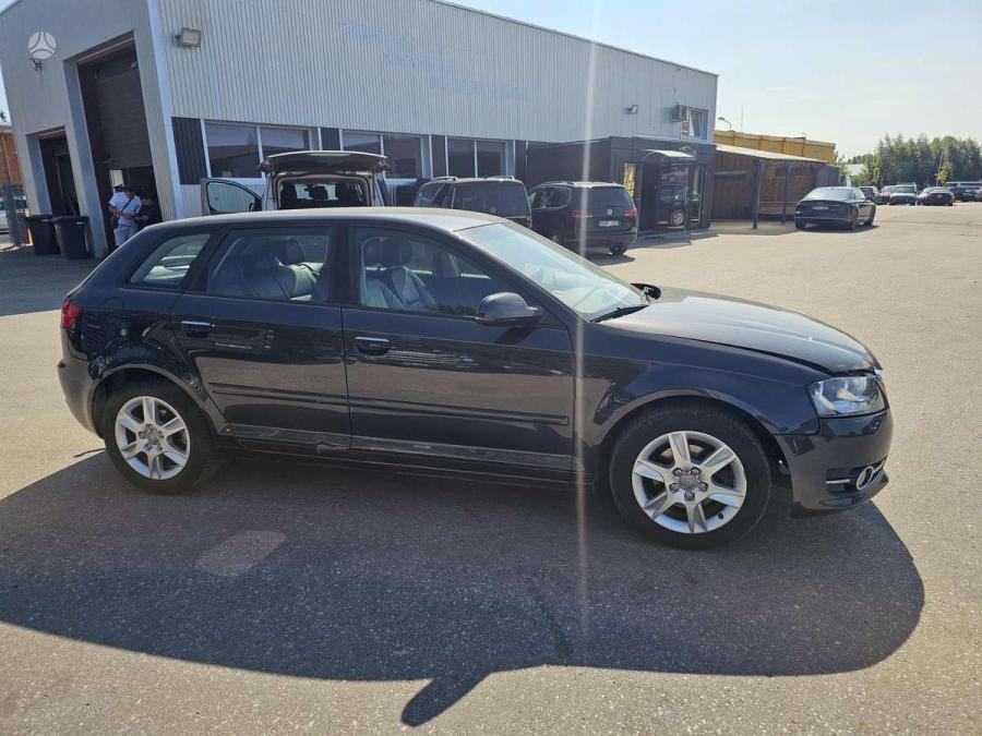 Black Audi A3 2013 in Ukmerge, with an engine capacity of 1.60 L and mileage of 280 thousand km for 3700 €, photo 9 on AUTOMOTO.COM.LV
