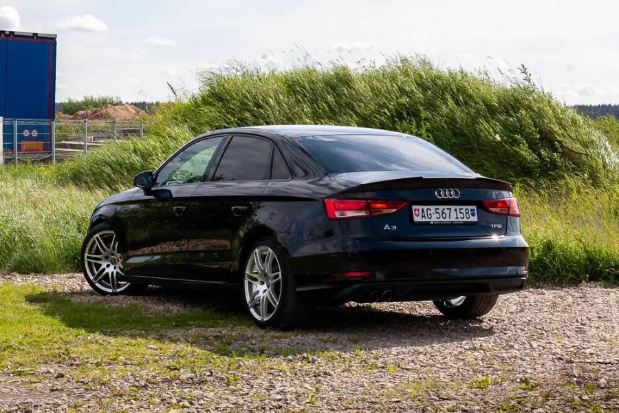 Black Audi A3 2017 in Riga, with an engine capacity of 2.00 L and mileage of 191 thousand km for 13995 €, photo 3 on AUTOMOTO.COM.LV