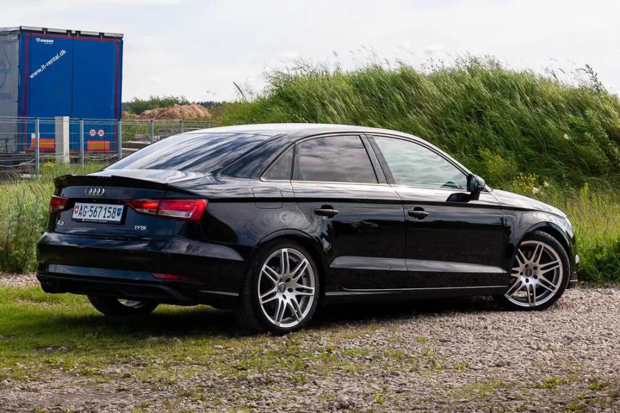 Black Audi A3 2017 in Riga, with an engine capacity of 2.00 L and mileage of 191 thousand km for 13995 €, photo 5 on AUTOMOTO.COM.LV