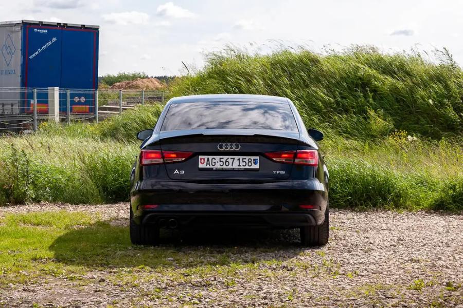 Black Audi A3 2017 in Riga, with an engine capacity of 2.00 L and mileage of 191 thousand km for 13995 €, photo 7 on AUTOMOTO.COM.LV