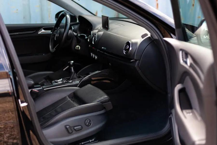 Black Audi A3 2017 in Riga, with an engine capacity of 2.00 L and mileage of 191 thousand km for 13995 €, photo 16 on AUTOMOTO.COM.LV