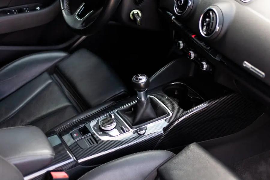 Black Audi A3 2017 in Riga, with an engine capacity of 2.00 L and mileage of 191 thousand km for 13995 €, photo 17 on AUTOMOTO.COM.LV