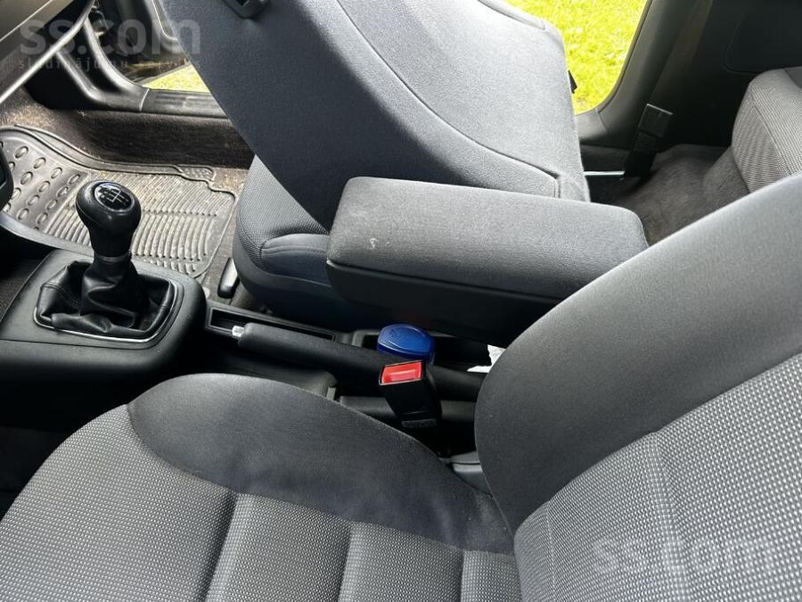 Blue Audi A3 2002 in Gulbene, with an engine capacity of 1.60 L and mileage of 347 thousand km for 1600 €, photo 8 on AUTOMOTO.COM.LV