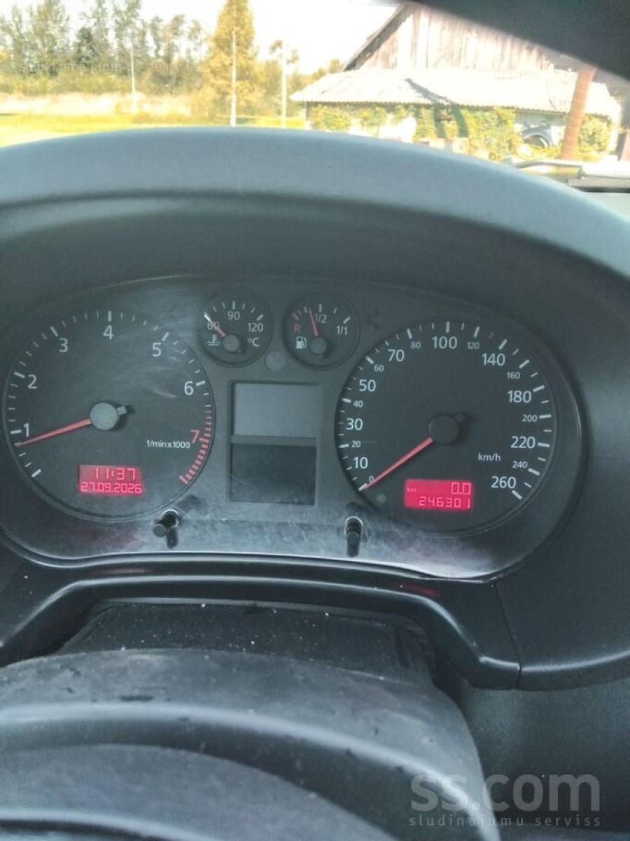 Zils Audi A3 2003 Rēzekne, ar dzinēja tilpumu 1.60 L un nobraukumu 245 tūkst. km par 1600 €, foto 4 vietnē AUTOMOTO.COM.LV
