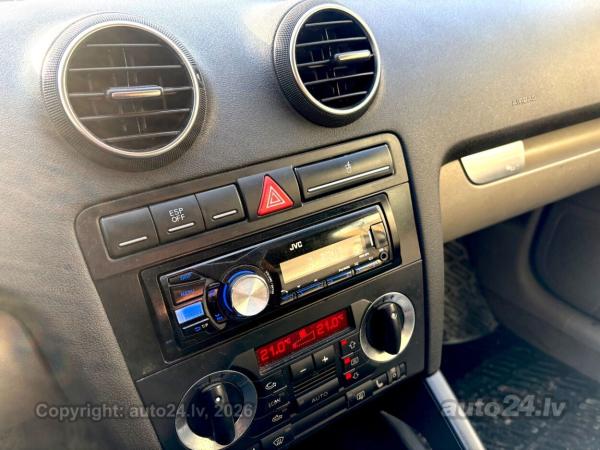 Zils Audi A3 2004 Tallina, ar dzinēja tilpumu 1.60 L un nobraukumu 326 tūkst. km par 1899 €, foto 11 vietnē AUTOMOTO.COM.LV