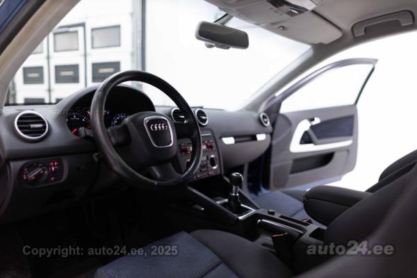 Zils Audi A3 2005 Tallina, ar dzinēja tilpumu 2.00 L un nobraukumu 294 tūkst. km par 2500 €, foto 11 vietnē AUTOMOTO.COM.LV