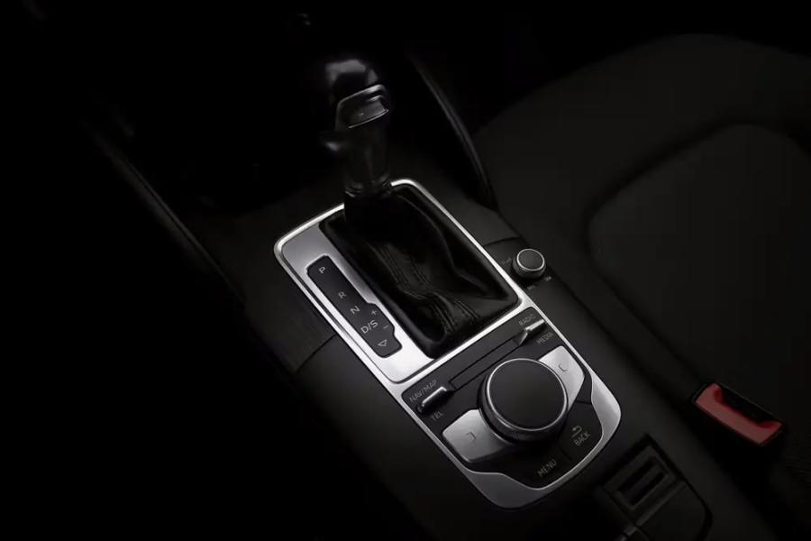 Zils Audi A3 2018 Jelgava, ar dzinēja tilpumu 1.40 L un nobraukumu 179 tūkst. km par 10500 €, foto 14 vietnē AUTOMOTO.COM.LV
