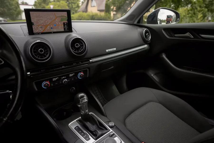 Zils Audi A3 2018 Jelgava, ar dzinēja tilpumu 1.40 L un nobraukumu 179 tūkst. km par 10500 €, foto 15 vietnē AUTOMOTO.COM.LV