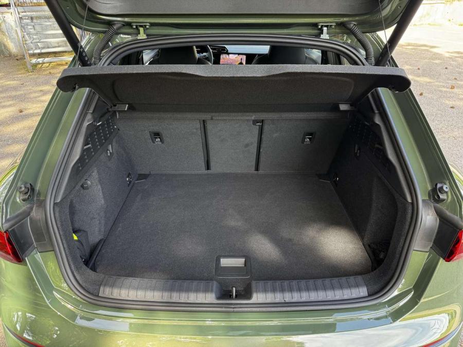 Zaļš Audi A3 2025 Viļņa, ar dzinēja tilpumu 1.50 L un nobraukumu 15 tūkst. km par 34900 €, foto 57 vietnē AUTOMOTO.COM.LV