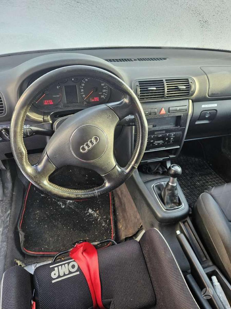 Pelēks Audi A3 2001 Panevēža, ar dzinēja tilpumu 1.78 L un nobraukumu 237 tūkst. km par 2700 €, foto 7 vietnē AUTOMOTO.COM.LV