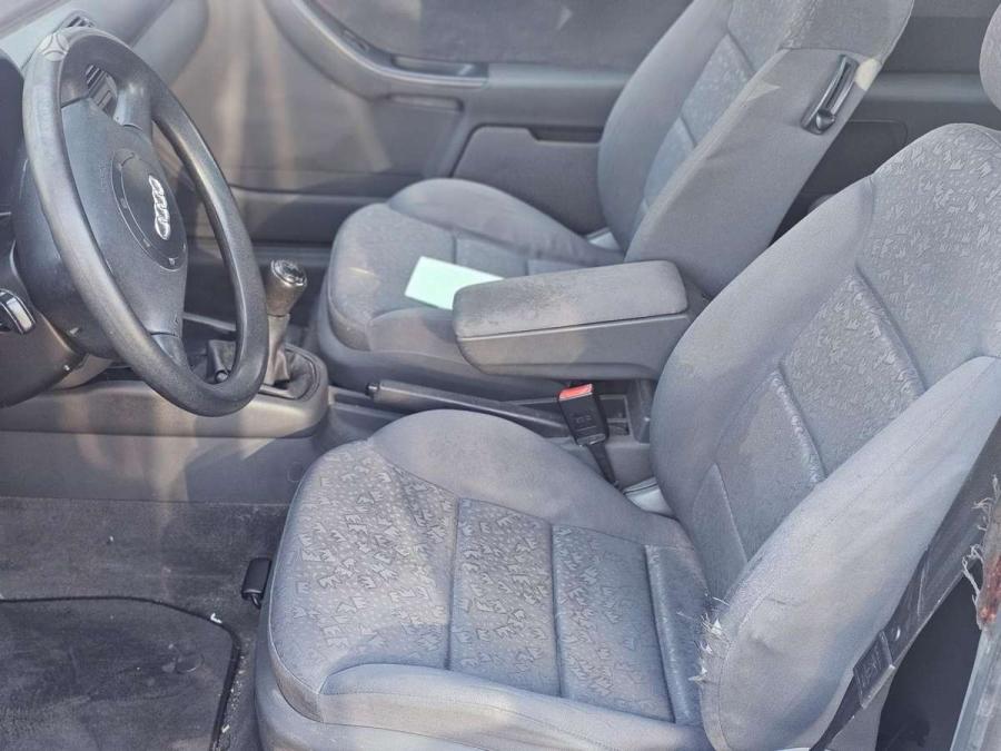 Pelēks Audi A3 1998 Kauņa, ar dzinēja tilpumu 1.60 L un nobraukumu 266 tūkst. km par 999 €, foto 9 vietnē AUTOMOTO.COM.LV