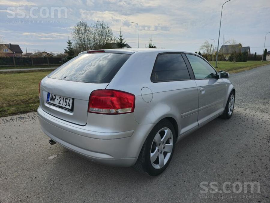 Grey Audi A3 2003 in Riga, with an engine capacity of 1.60 L and mileage of 219 thousand km for 1870 €, photo 4 on AUTOMOTO.COM.LV