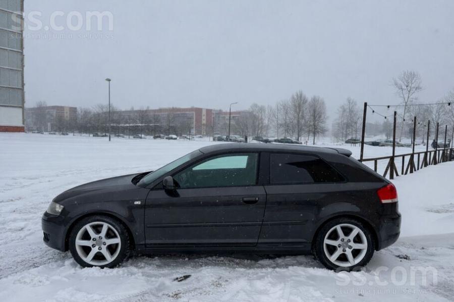 Grey Audi A3 2003 in Riga, with an engine capacity of 2.00 L and mileage of 273 thousand km for 1390 €, photo 3 on AUTOMOTO.COM.LV