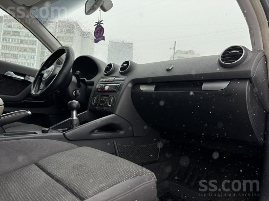 Grey Audi A3 2003 in Riga, with an engine capacity of 2.00 L and mileage of 273 thousand km for 1390 €, photo 10 on AUTOMOTO.COM.LV