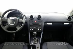 Pelēks Audi A3 2004 Tallina, ar dzinēja tilpumu 1.60 L un nobraukumu 214 tūkst. km par 1999 €, foto 5 vietnē AUTOMOTO.COM.LV