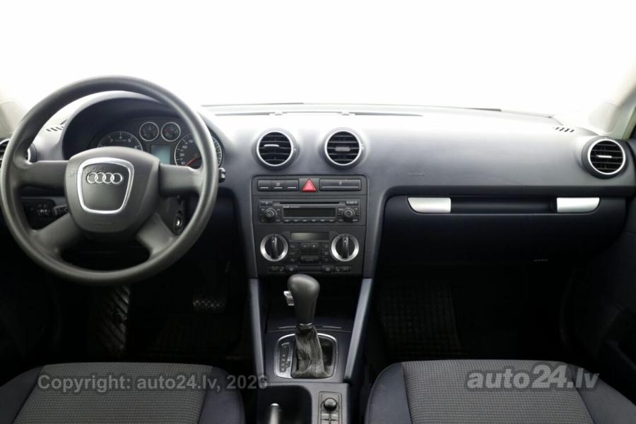 Pelēks Audi A3 2004 Tallina, ar dzinēja tilpumu 1.60 L un nobraukumu 214 tūkst. km par 1999 €, foto 5 vietnē AUTOMOTO.COM.LV