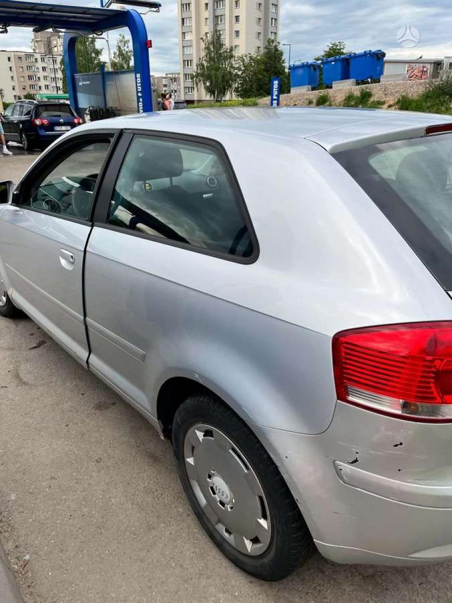 Pelēks Audi A3 2004 Alīta, ar dzinēja tilpumu 1.60 L un nobraukumu 341 tūkst. km par 1000 €, foto 3 vietnē AUTOMOTO.COM.LV