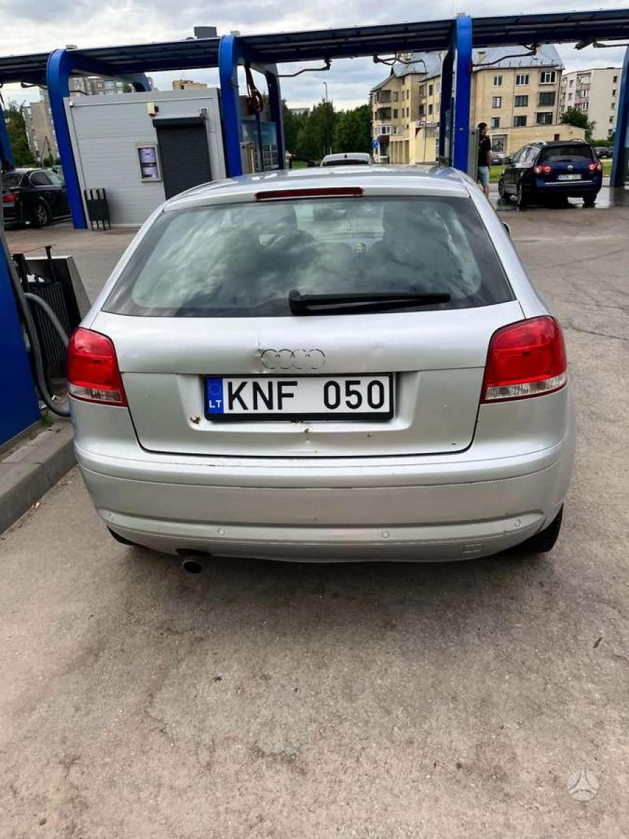 Pelēks Audi A3 2004 Alīta, ar dzinēja tilpumu 1.60 L un nobraukumu 341 tūkst. km par 1000 €, foto 4 vietnē AUTOMOTO.COM.LV