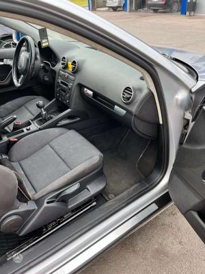 Pelēks Audi A3 2004 Alīta, ar dzinēja tilpumu 1.60 L un nobraukumu 341 tūkst. km par 1000 €, foto 5 vietnē AUTOMOTO.COM.LV