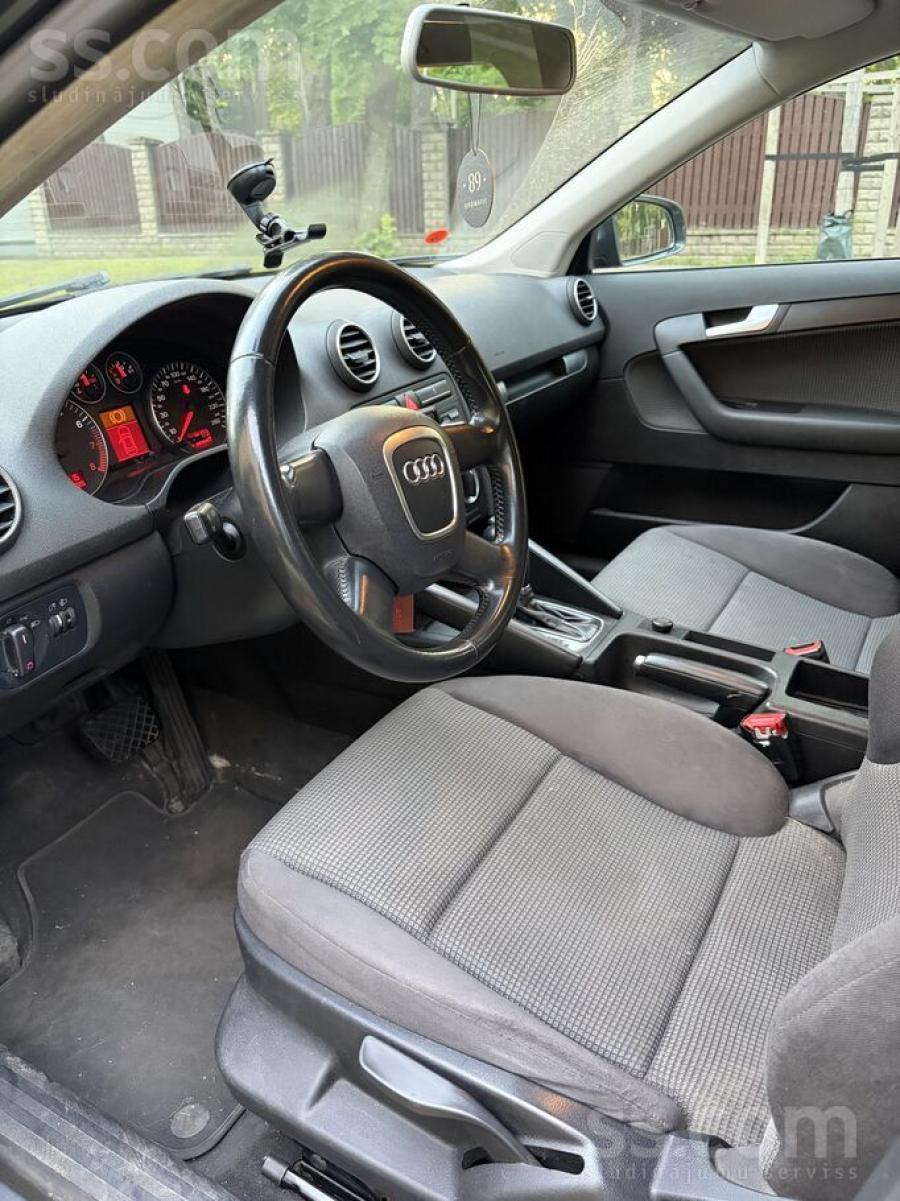Pelēks Audi A3 2005 Rīga, ar dzinēja tilpumu 1.60 L un nobraukumu 226 tūkst. km par 4000 €, foto 9 vietnē AUTOMOTO.COM.LV