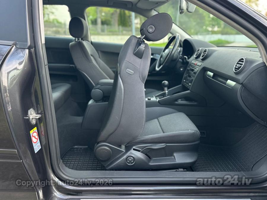Pelēks Audi A3 2006 Tallina, ar dzinēja tilpumu 2.00 L un nobraukumu 362 tūkst. km par 2890 €, foto 13 vietnē AUTOMOTO.COM.LV