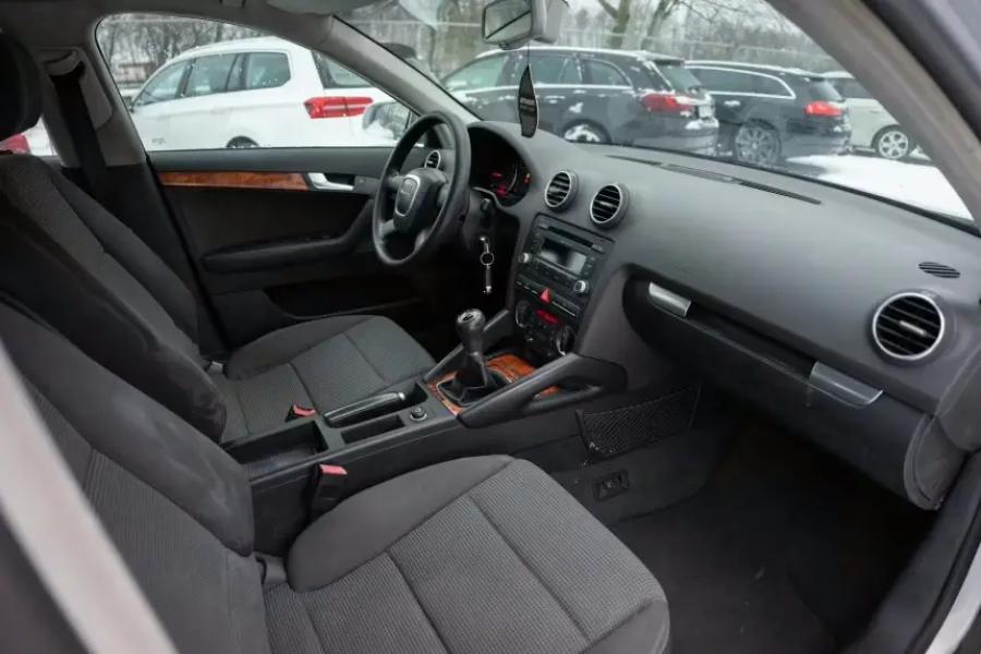 Pelēks Audi A3 2007 Liepāja, ar dzinēja tilpumu 1.90 L un nobraukumu 205 tūkst. km par 4200 €, foto 12 vietnē AUTOMOTO.COM.LV