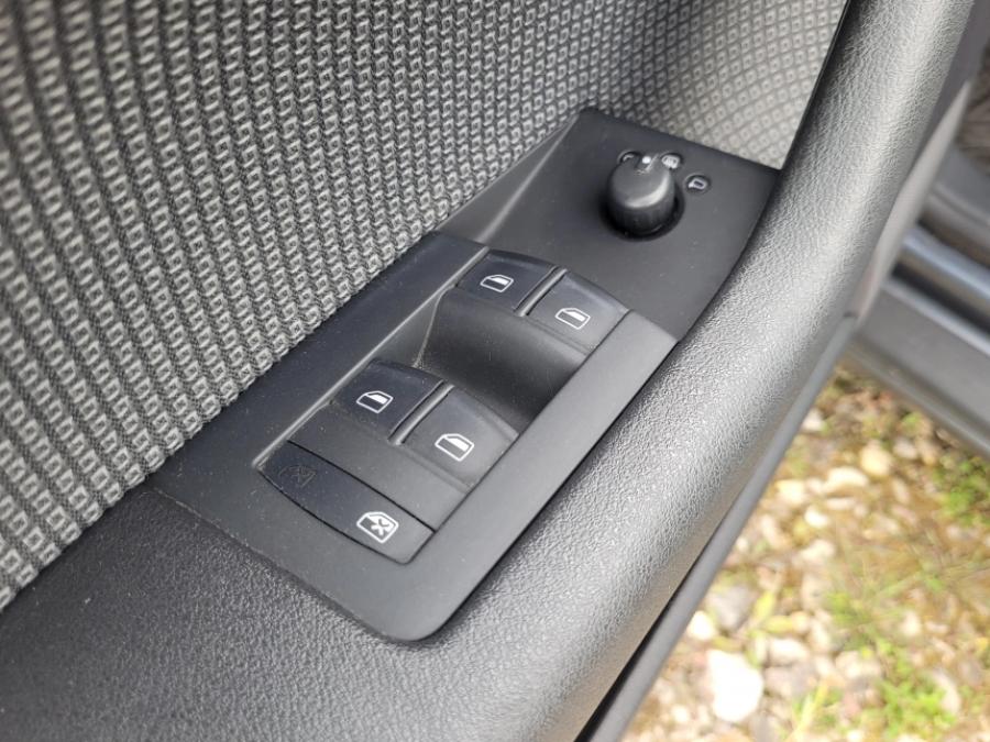 Grey Audi A3 2008 in Riga, with an engine capacity of 1.90 L and mileage of 250 thousand km for 4900 €, photo 7 on AUTOMOTO.COM.LV