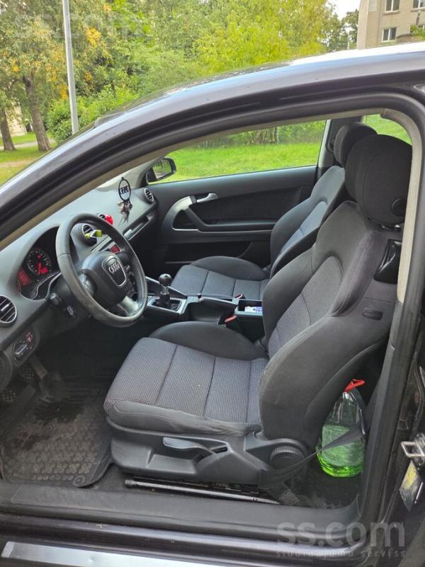 Grey Audi A3 2008 in Riga, with an engine capacity of 2.00 L and mileage of 331 thousand km for 2750 €, photo 4 on AUTOMOTO.COM.LV