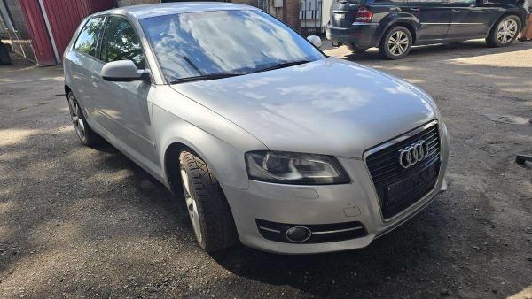 Pelēks Audi A3 2010 Alīta, ar dzinēja tilpumu 1.60 L un nobraukumu 337 tūkst. km par 1990 €, foto 3 vietnē AUTOMOTO.COM.LV