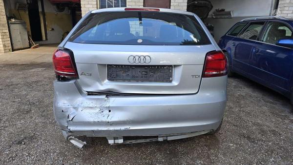 Pelēks Audi A3 2010 Alīta, ar dzinēja tilpumu 1.60 L un nobraukumu 337 tūkst. km par 1990 €, foto 5 vietnē AUTOMOTO.COM.LV