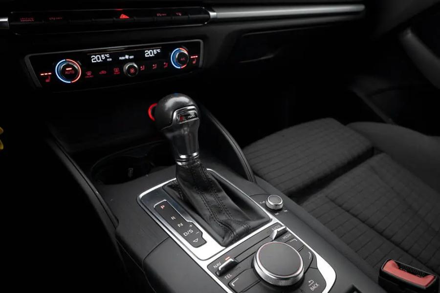 Grey Audi A3 2013 in Jelgava, with an engine capacity of 1.40 L and mileage of 219 thousand km for 5500 €, photo 13 on AUTOMOTO.COM.LV