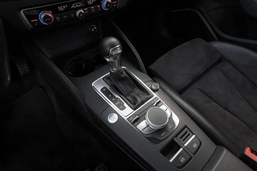 Pelēks Audi A3 2014 Jelgava, ar dzinēja tilpumu 1.40 L un nobraukumu 263 tūkst. km par 9990 €, foto 23 vietnē AUTOMOTO.COM.LV