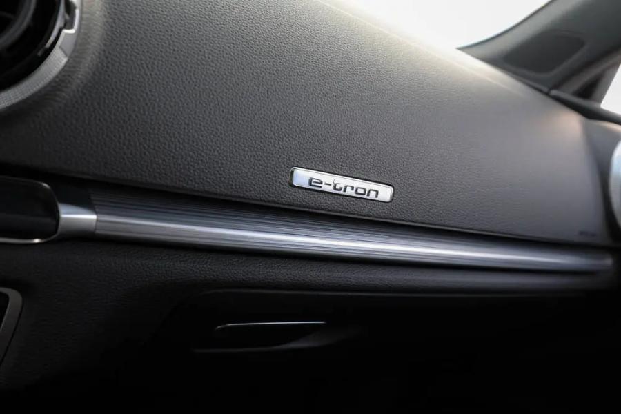 Pelēks Audi A3 2014 Jelgava, ar dzinēja tilpumu 1.40 L un nobraukumu 263 tūkst. km par 9990 €, foto 24 vietnē AUTOMOTO.COM.LV