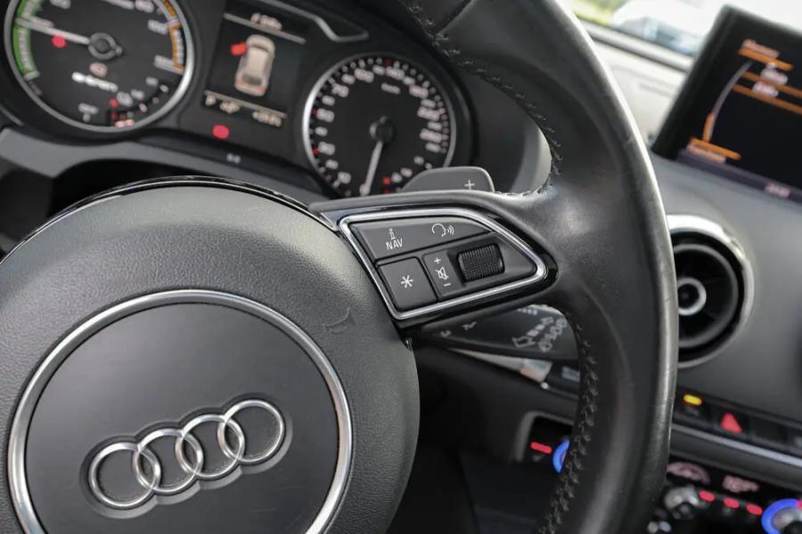 Pelēks Audi A3 2014 Jelgava, ar dzinēja tilpumu 1.40 L un nobraukumu 263 tūkst. km par 9990 €, foto 25 vietnē AUTOMOTO.COM.LV