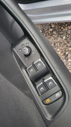 Grey Audi A3 2015 in Riga, with an engine capacity of 1.60 L and mileage of 220 thousand km for 9950 €, photo 13 on AUTOMOTO.COM.LV