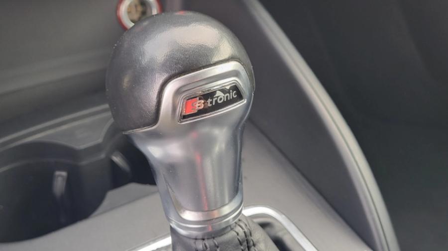 Grey Audi A3 2015 in Riga, with an engine capacity of 1.60 L and mileage of 220 thousand km for 9950 €, photo 16 on AUTOMOTO.COM.LV