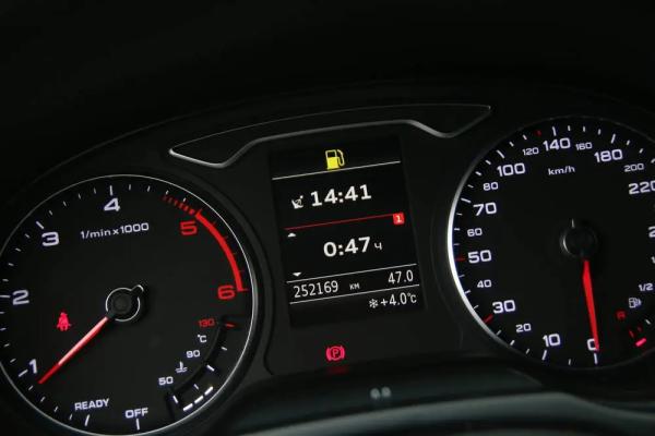 Grey Audi A3 2016 in Riga, with an engine capacity of 1.60 L and mileage of 252 thousand km for 10490 €, photo 8 on AUTOMOTO.COM.LV