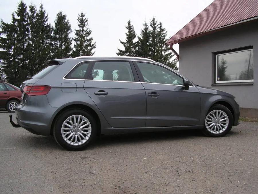 Grey Audi A3 2016 in Sigulda, with an engine capacity of 1.60 L and mileage of 211 thousand km for 10650 €, photo 4 on AUTOMOTO.COM.LV