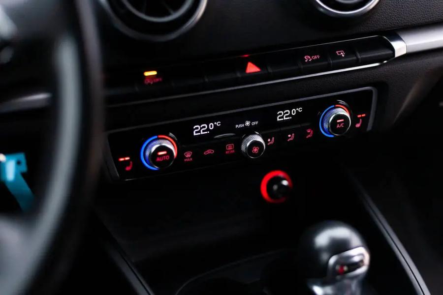 Pelēks Audi A3 2016 Rīga, ar dzinēja tilpumu 1.60 L un nobraukumu 176 tūkst. km par 13995 €, foto 30 vietnē AUTOMOTO.COM.LV