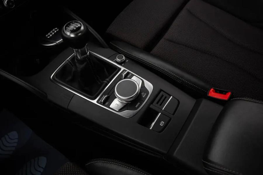 Pelēks Audi A3 2019 Jelgava, ar dzinēja tilpumu 1.00 L un nobraukumu 206 tūkst. km par 14300 €, foto 14 vietnē AUTOMOTO.COM.LV