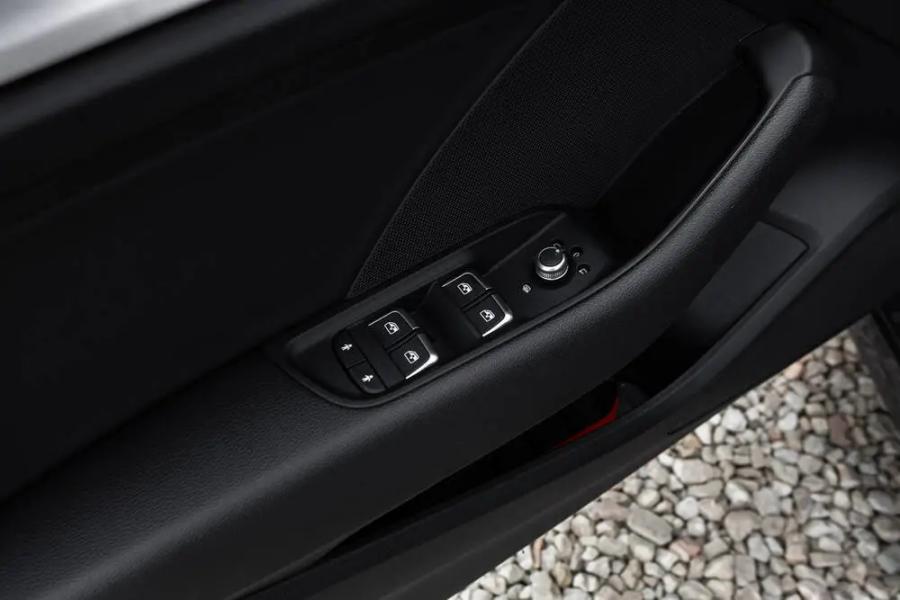 Pelēks Audi A3 2019 Jelgava, ar dzinēja tilpumu 1.00 L un nobraukumu 206 tūkst. km par 14300 €, foto 30 vietnē AUTOMOTO.COM.LV
